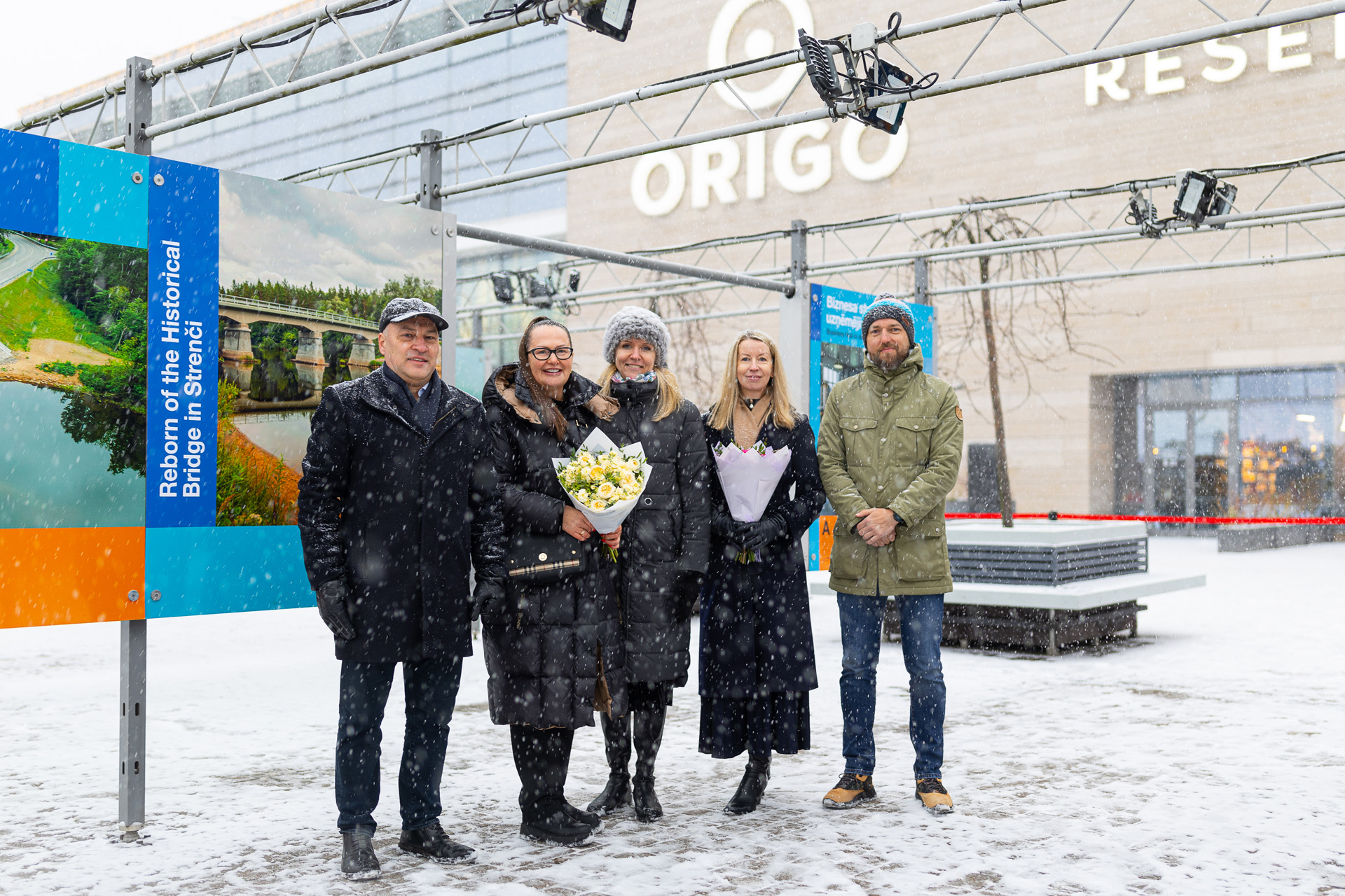 Laukumā pie t/c “Origo” atklāta vērienīga lielformāta izstāde ...